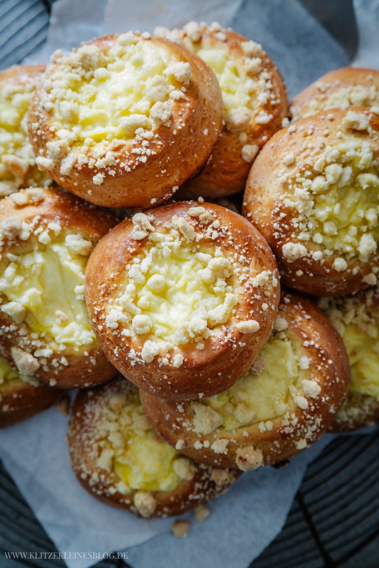 Das einfache Rezept für Puddingteilchen mit Streuseln | KLITZEKLEIN