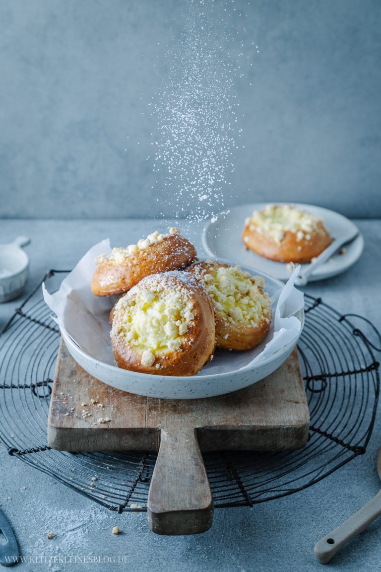 Das einfache Rezept für Puddingteilchen mit Streuseln | KLITZEKLEIN
